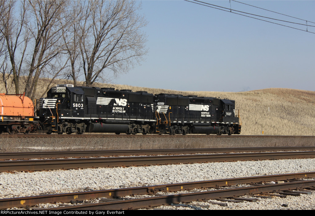NS 7037 and NS 5803 - Norfolk Southern